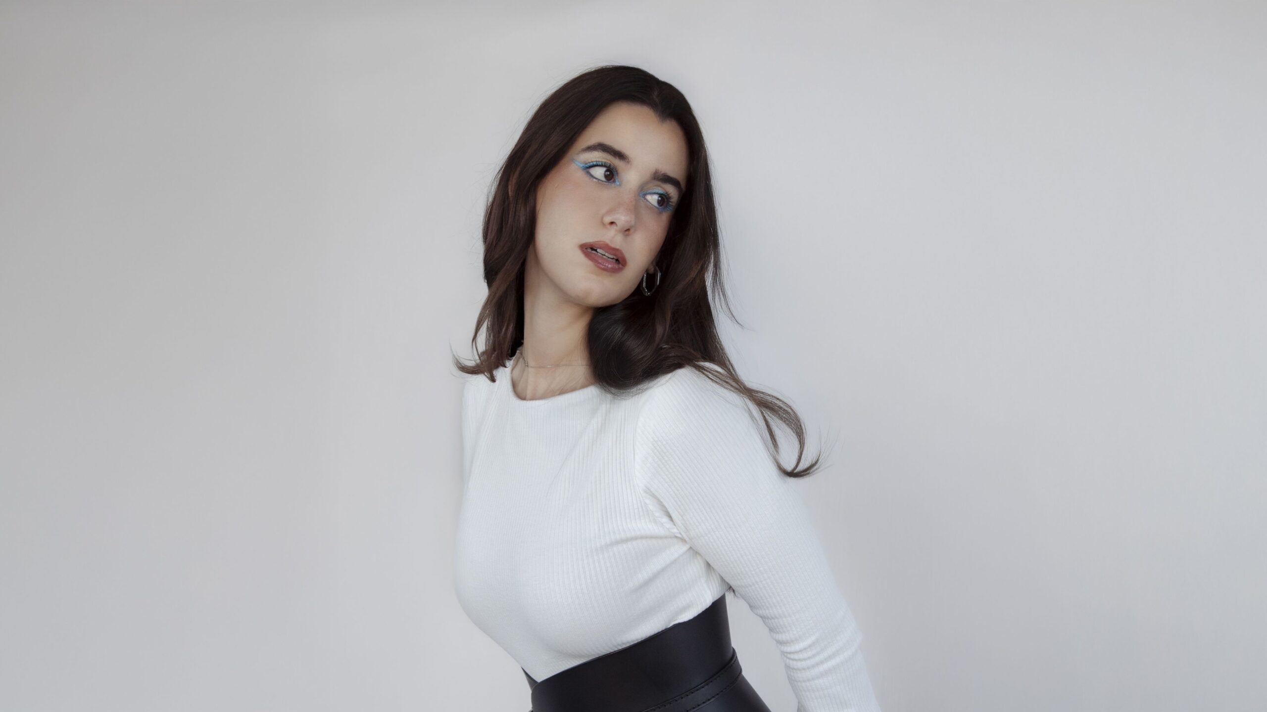 Nina J presenta su nuevo single en portugués y habla sobre su conexión ...