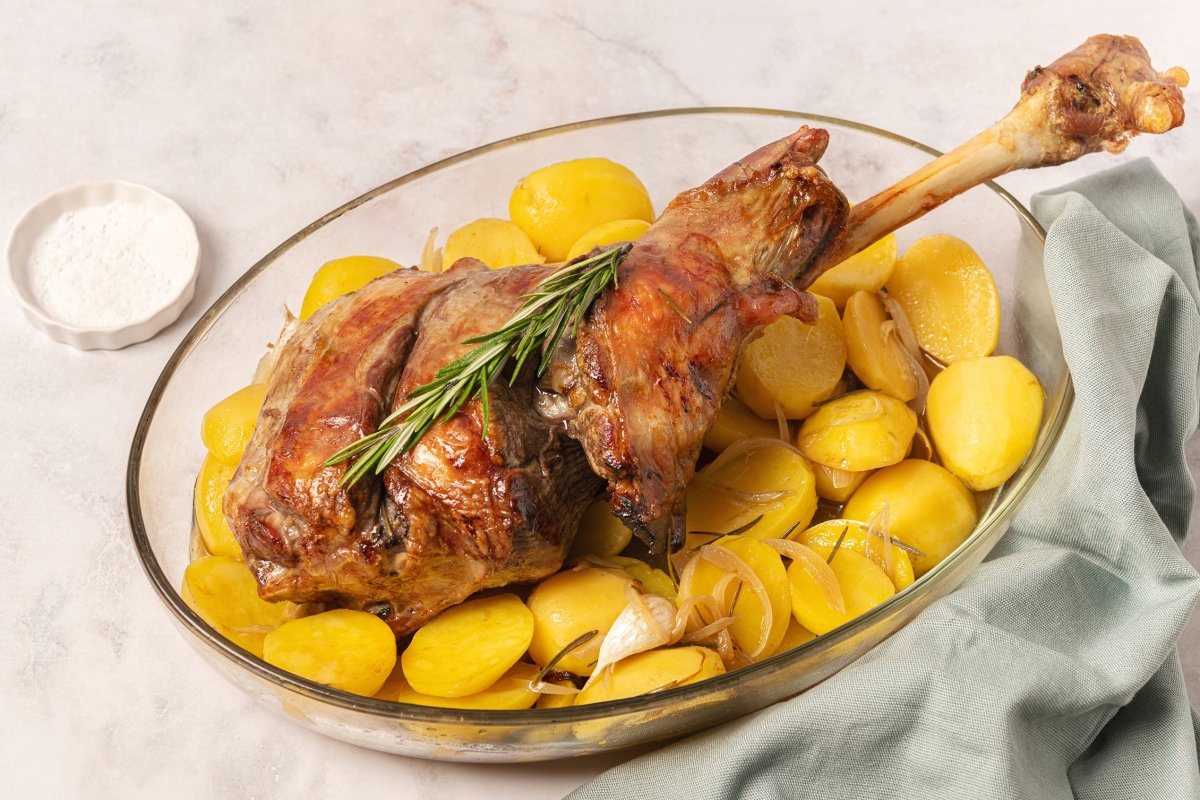 Cómo se cocina el auténtico cordero patagónico a la cruz: secretos ...